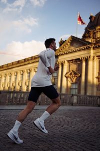 Pros & Cons of Running or Jogging To Get in Shape (Explained)