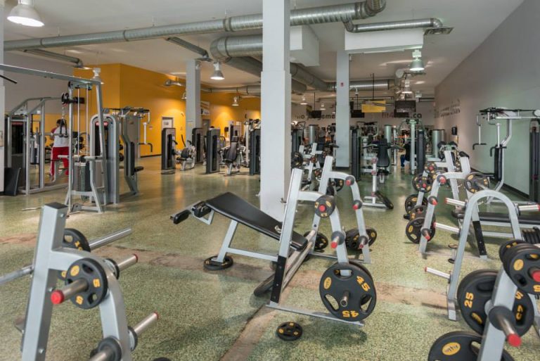 Is Fit4Less Worth It? (Review + Pros & Cons) - Trusty Spotter