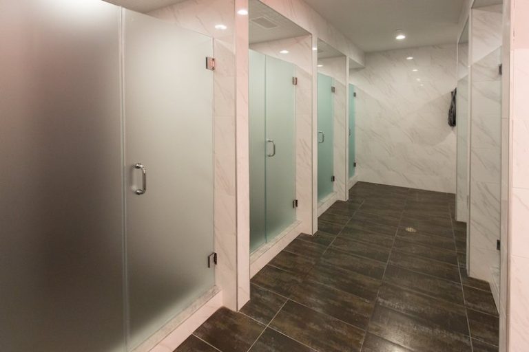 Does The Edge Fitness Have Showers? (Photos & More)